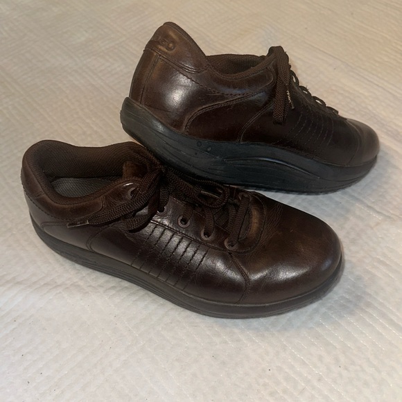 Abeo | Shoes | Abeo Rocs Brown Leather Toning Walking Sneakers Mens 95 ...